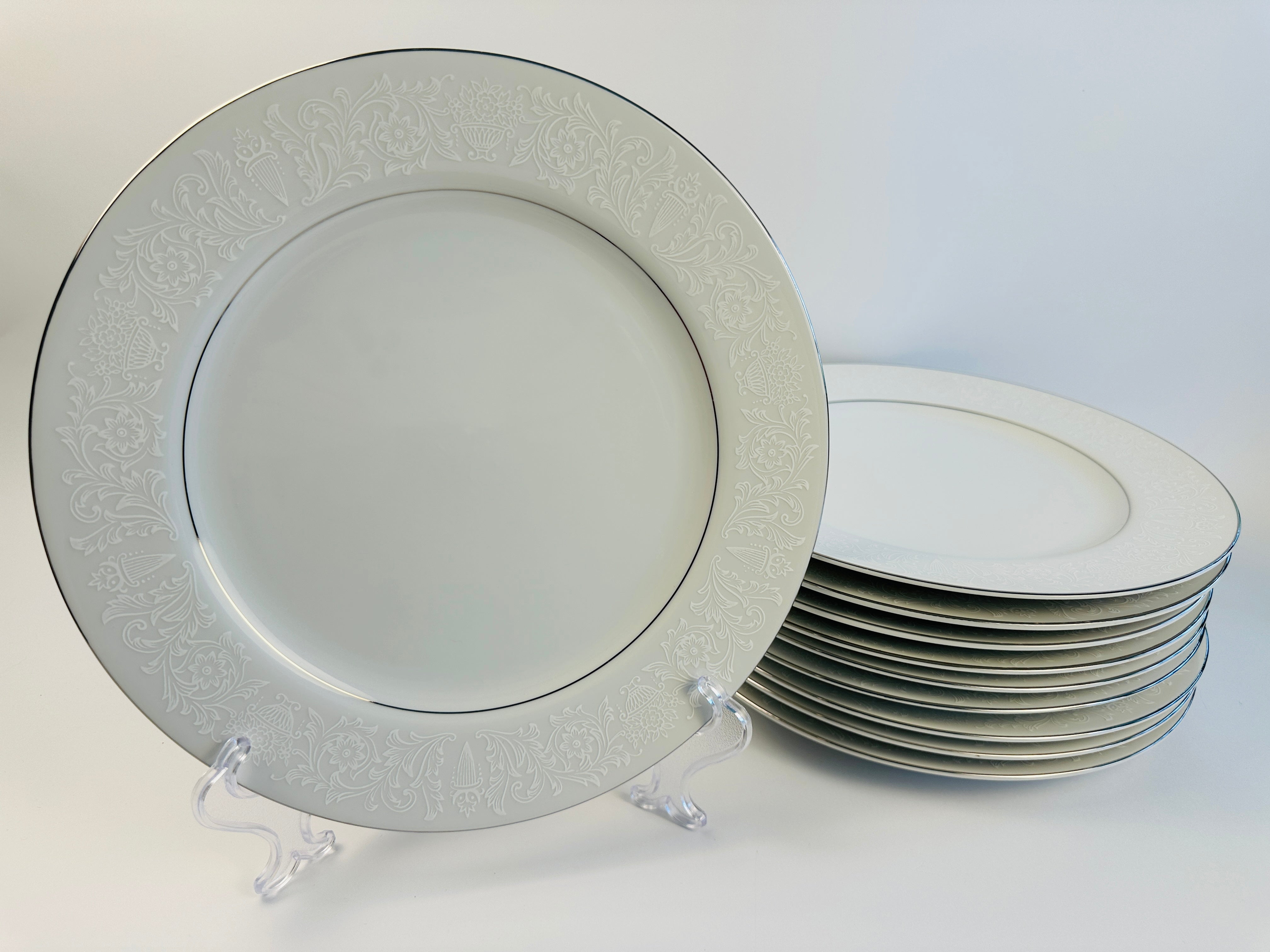 Crown Victoria Lovelace Dinner Plates Set of Ten – belle histoire de la ...